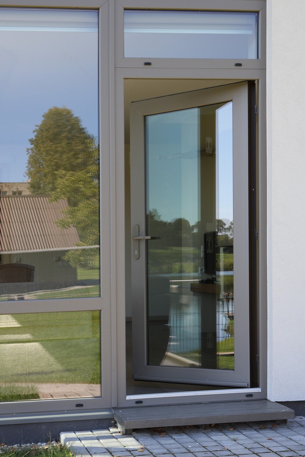 PVC durvis | AMG montāža